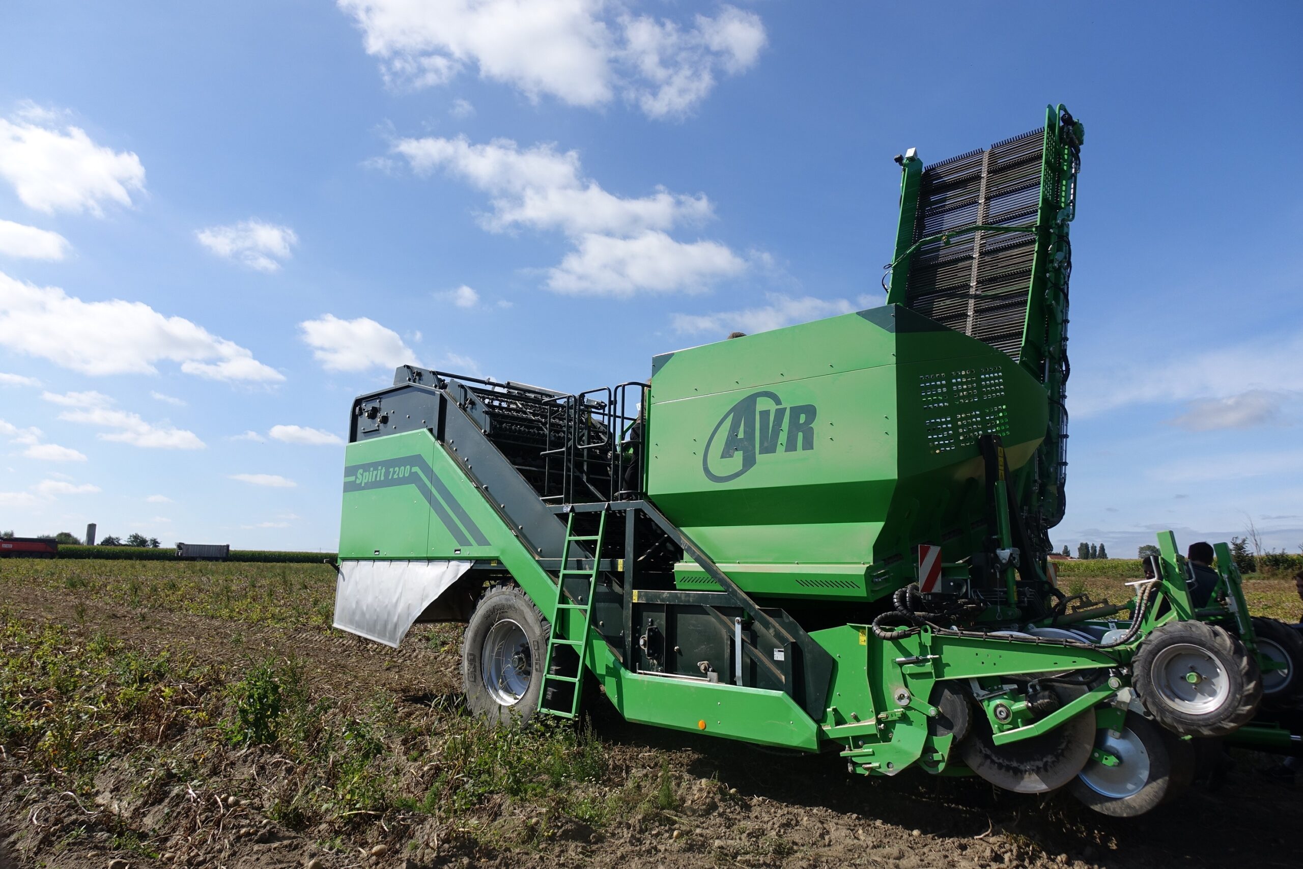 Extra reiniging op AVR Spirit 7200 rooier | LandbouwMechanisatie