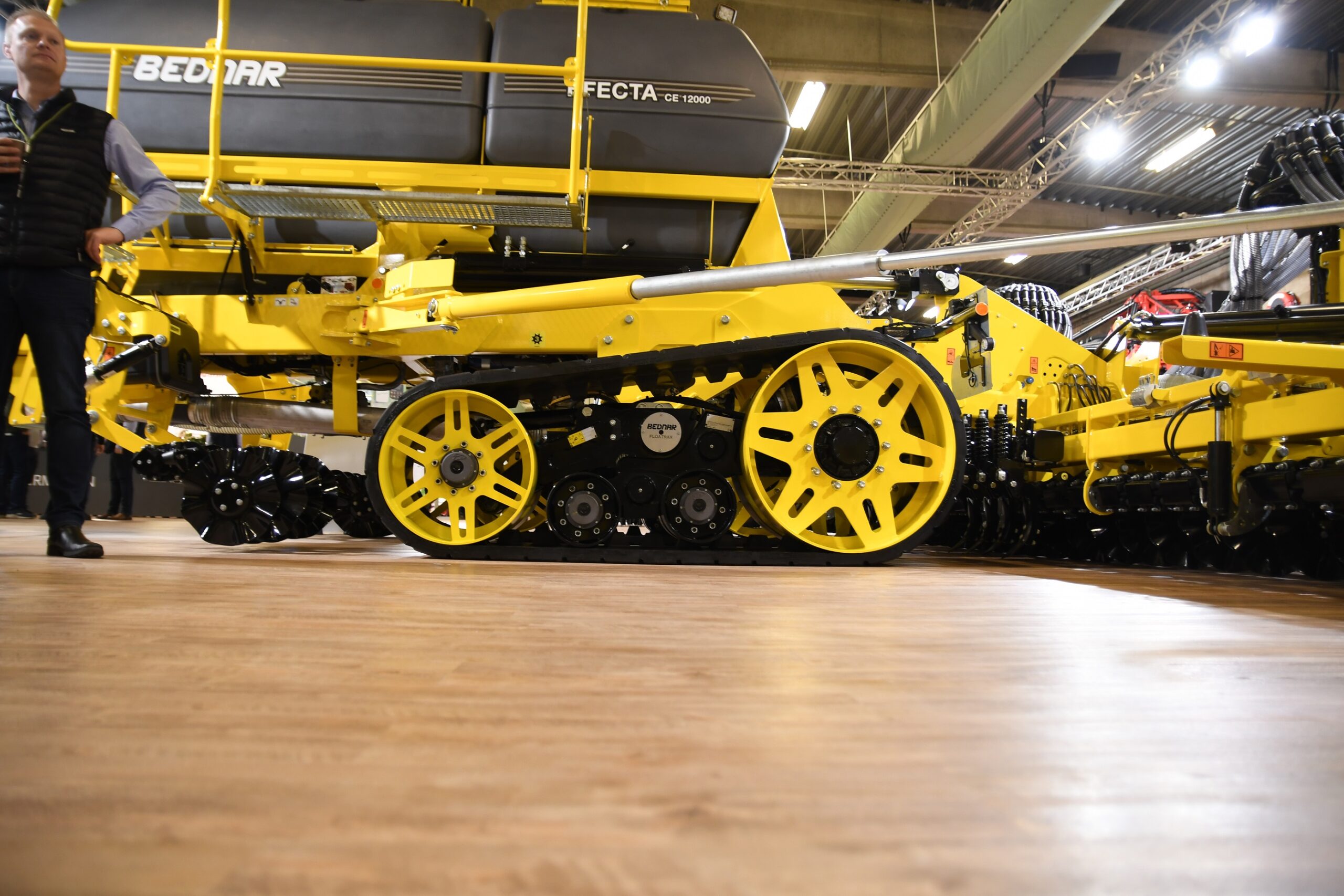 Agromek 2022: 12 meter zaaien met Bednar op rupsen | LandbouwMechanisatie