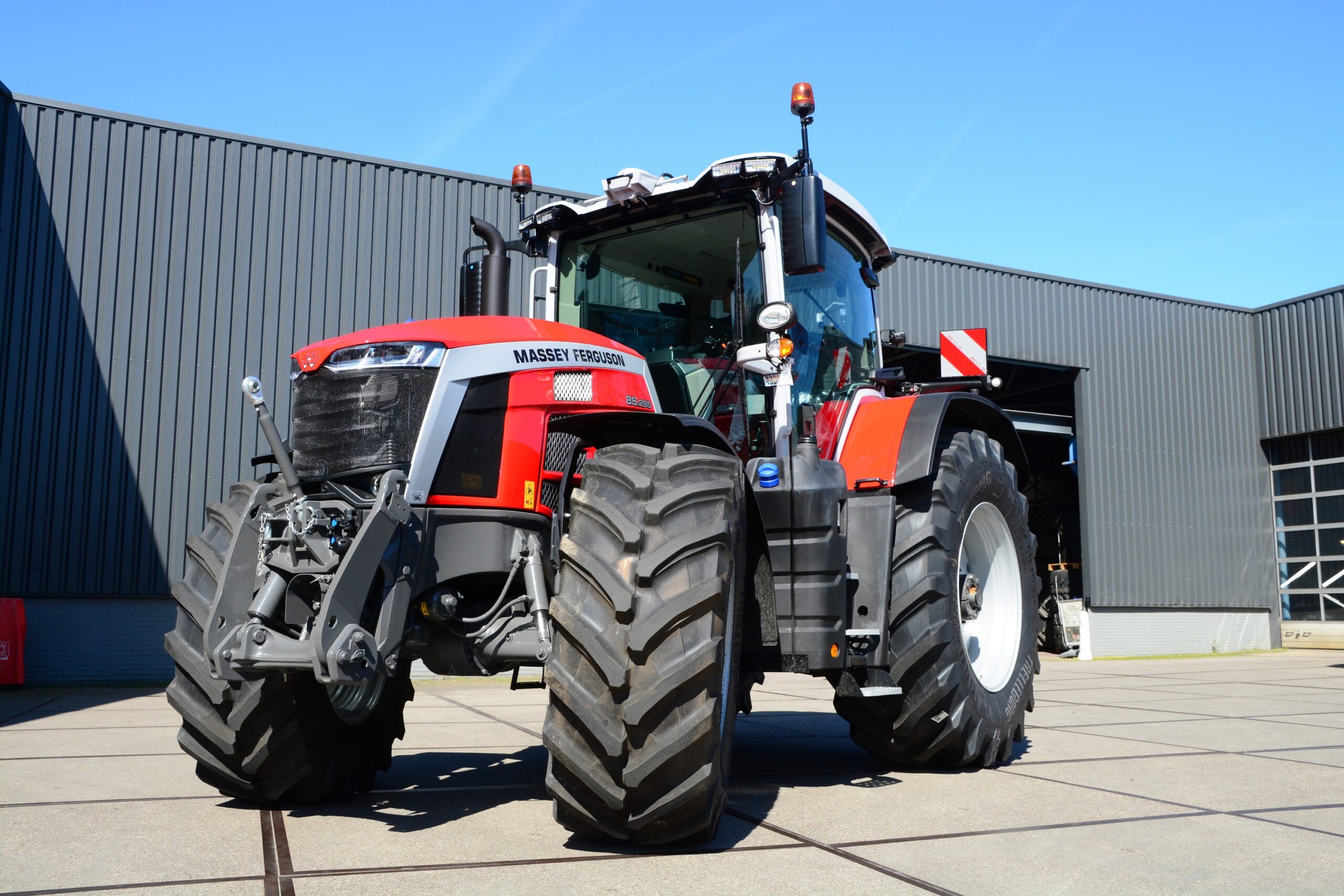 Zomertour 2023: Redacteuren op roadtrip met Massey Ferguson 8S.305 Dyna ...