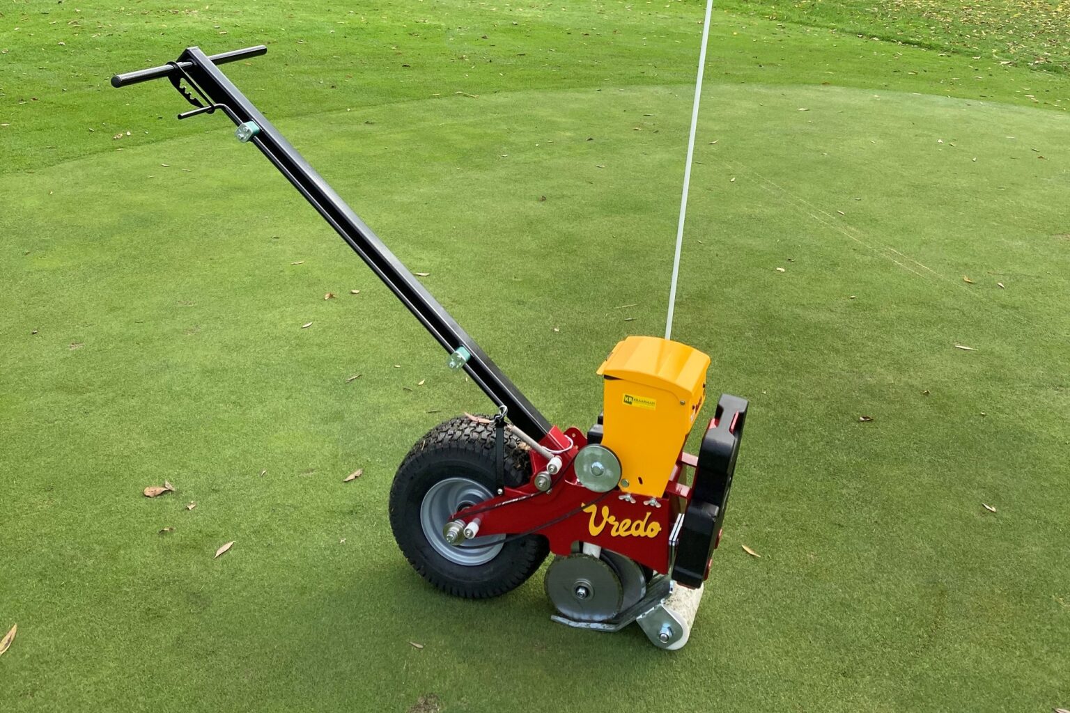 Kleine oppervlaktes doorzaaien met Vredo Turf Buddy 15 | Tuin en Park ...