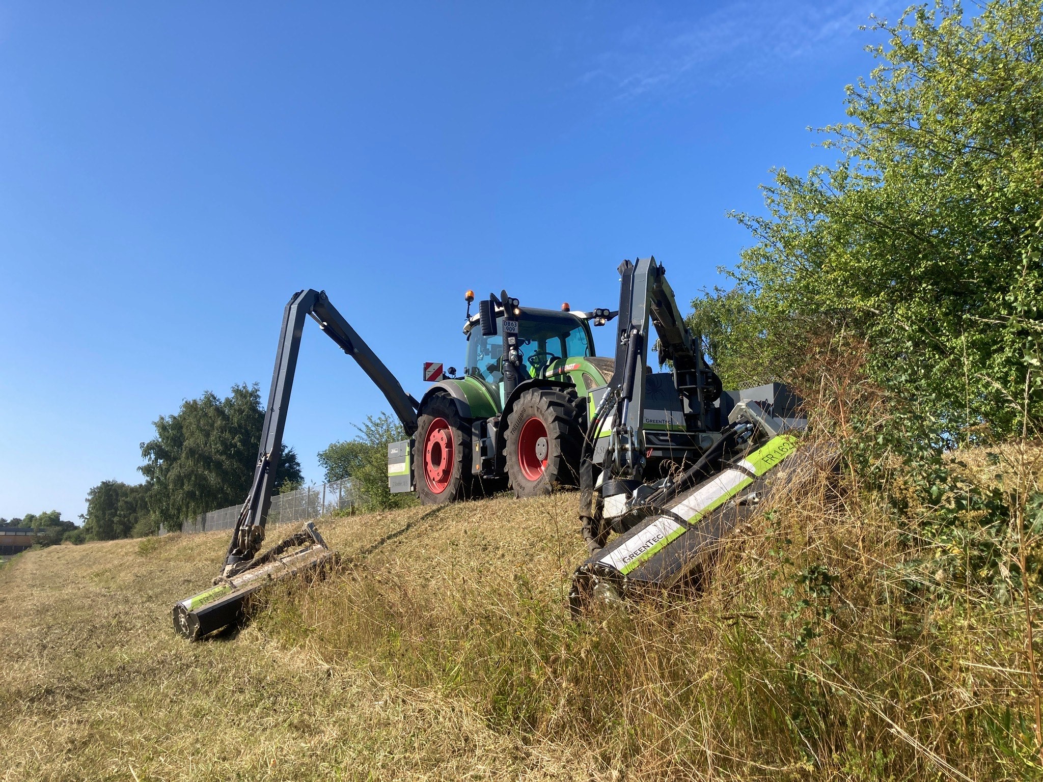 GreenTec Spider-maaiarm bereikt 270 graden rondom trekker | Tuin en ...