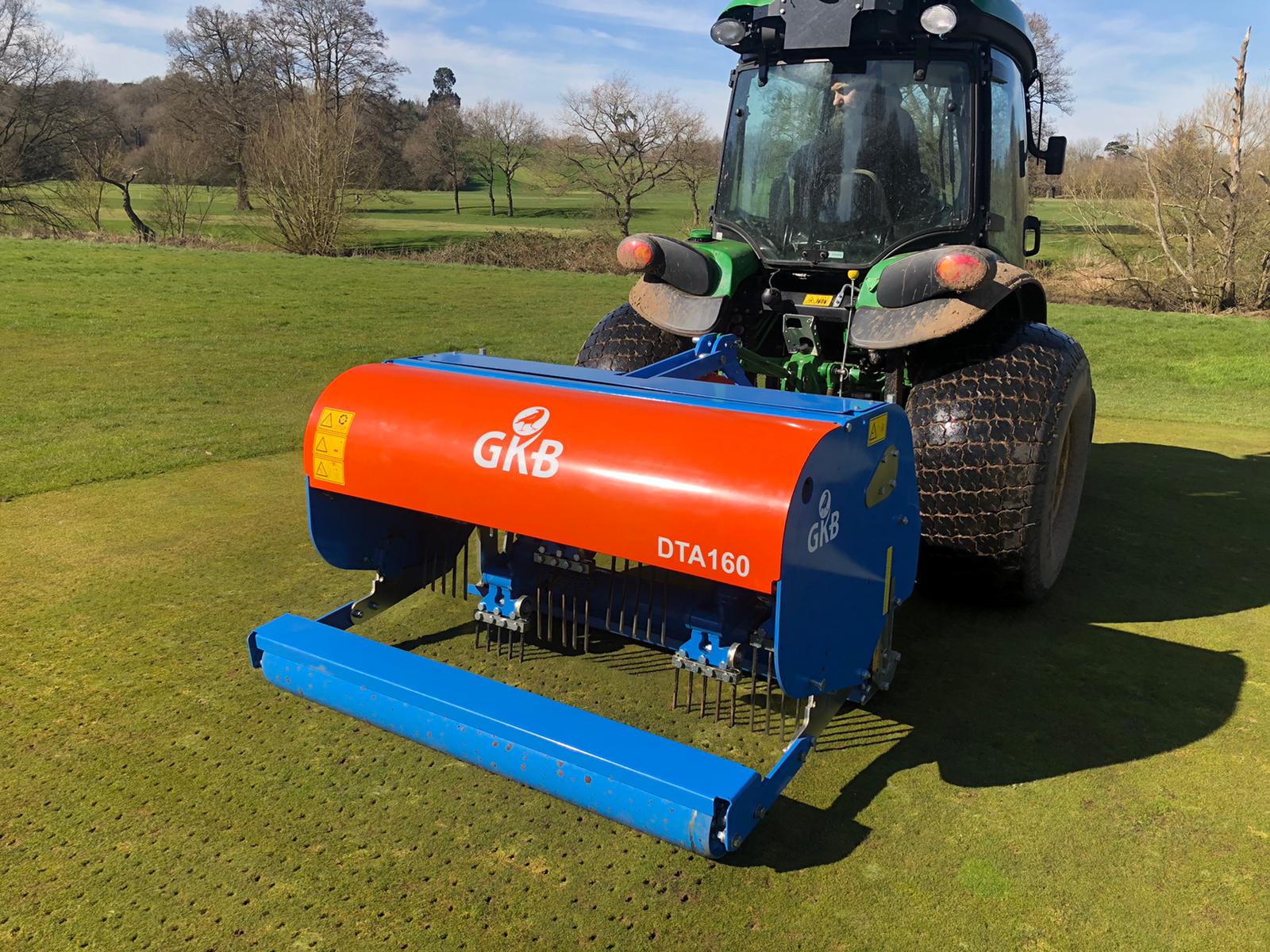 GKB Machines komt met eigen variant op Verti-Drain | Tuin en Park Techniek