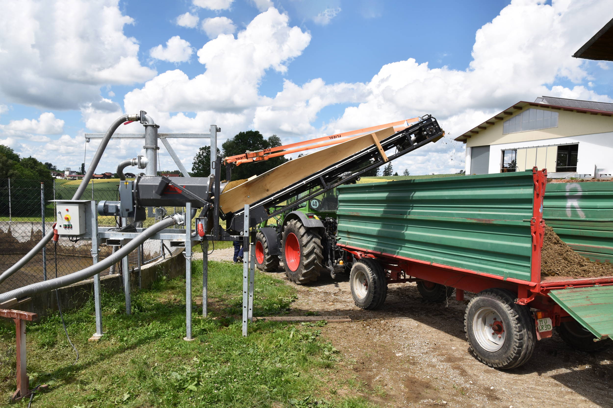 Tapir krijgt persklep - Fliegls mobiele mestscheider | Veehouderij Techniek