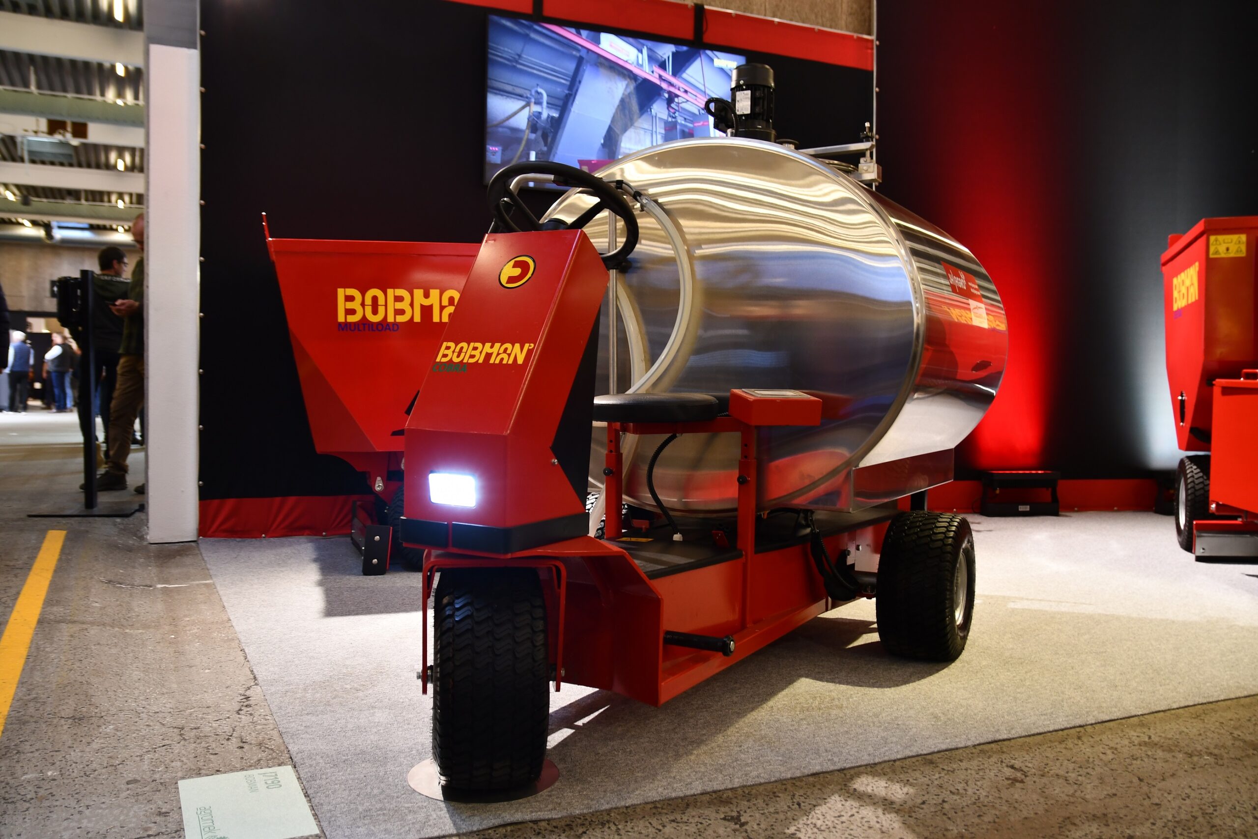 Agromek 2022: Zelfrijdende melktaxi van Bobman | Veehouderij Techniek