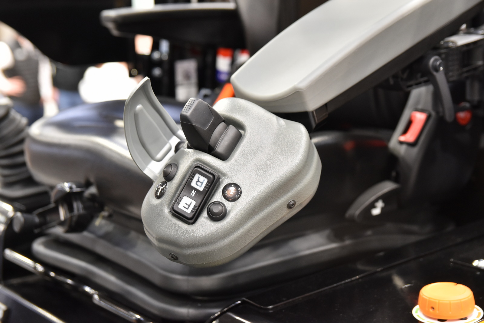 Agritechnica 2025: Joystickbesturing voor Giant-shovels | Veehouderij ...